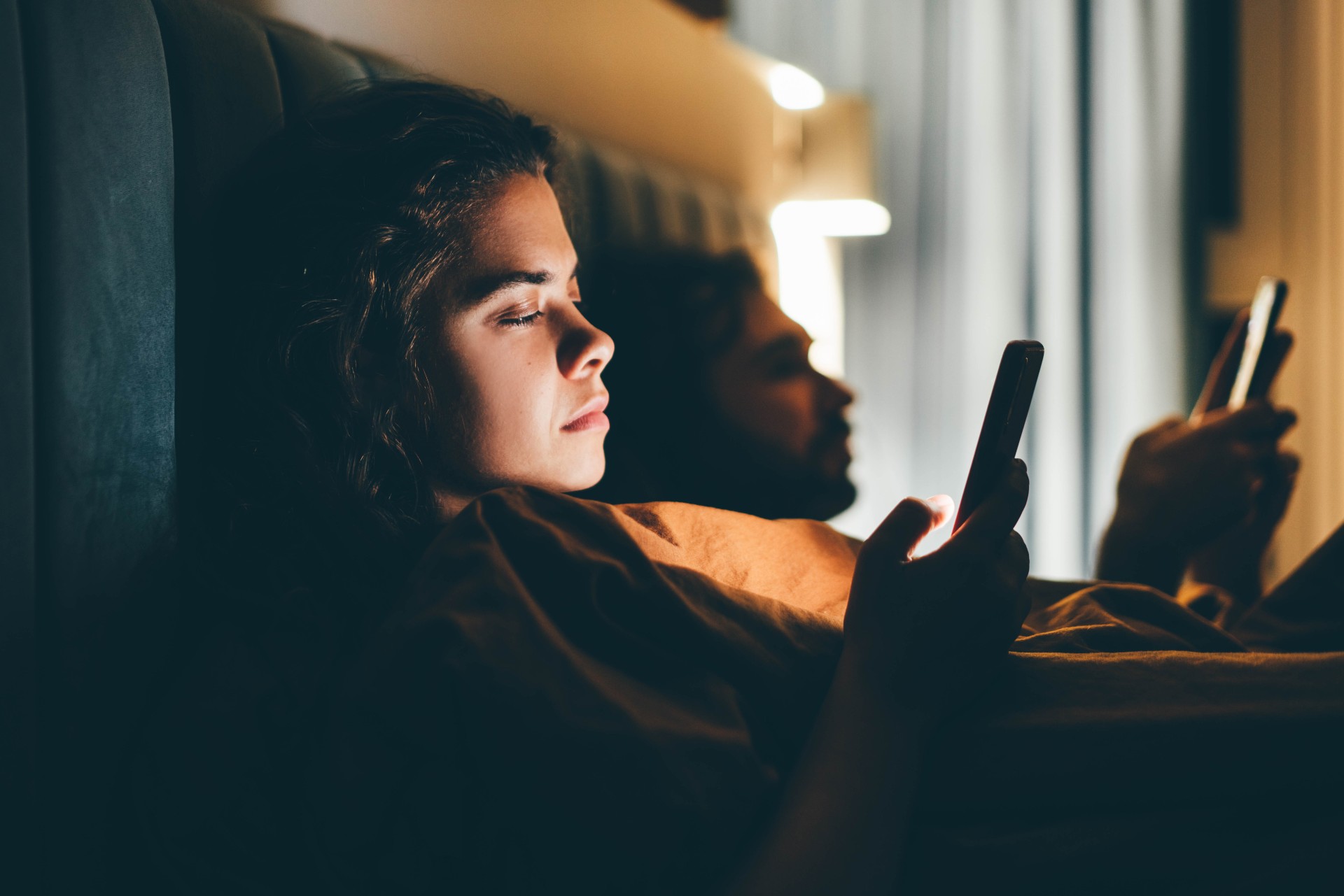 Less smartphone time linked to more sex: BYU think tank | The College Fix