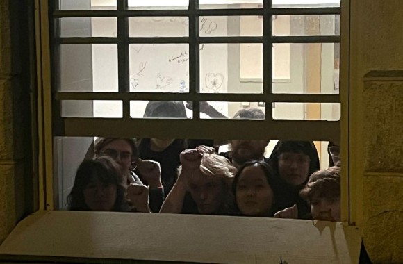 Eight Harvard students who occupied campus building face disciplinary ...