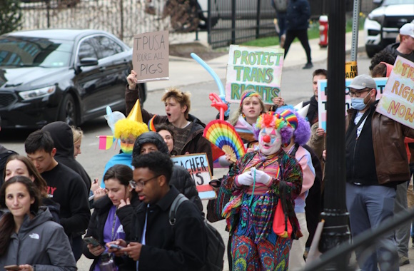 WATCH: Candace Owens calmly debunks campus clown protesters grilling ...